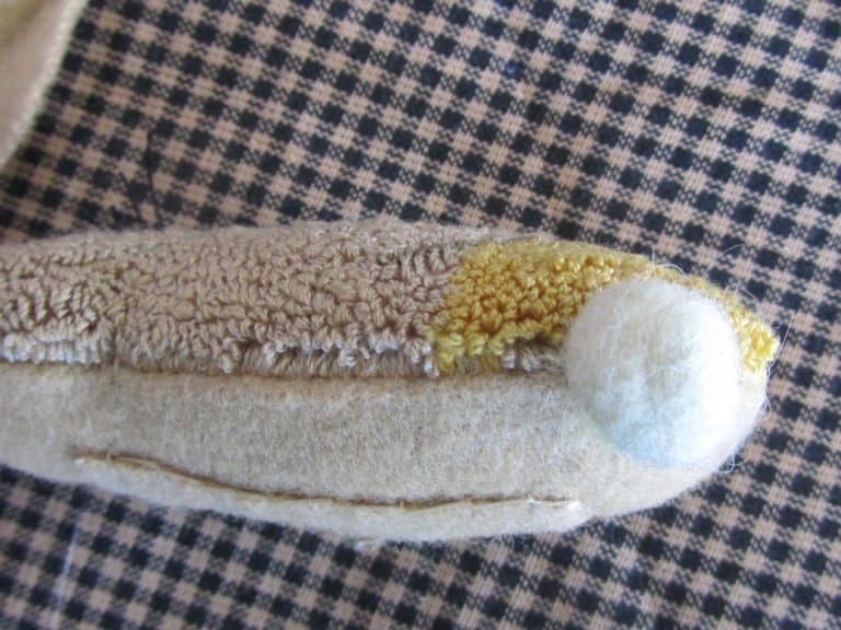 Make Bunny Tails Out of Wool- a Tutorial - DoodleDog Primitives