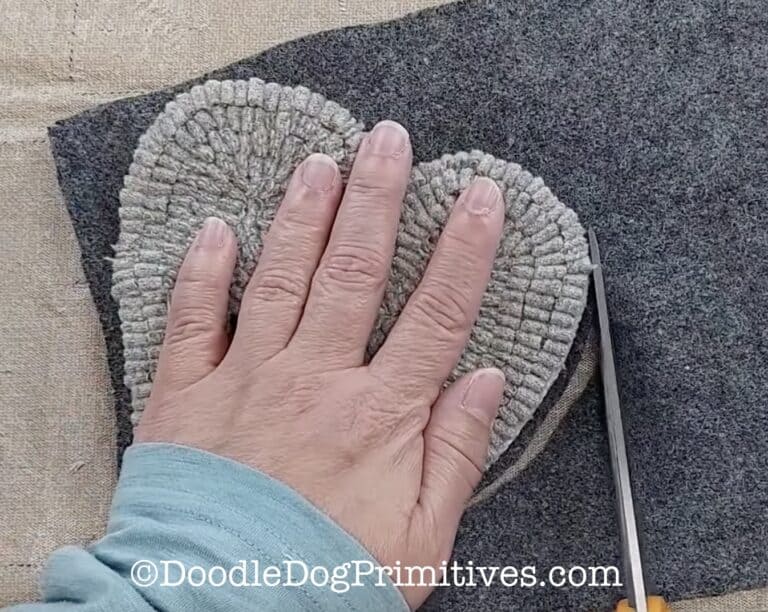 Making Hooked Rug Bowl Fillers - DoodleDog Designs Primitives