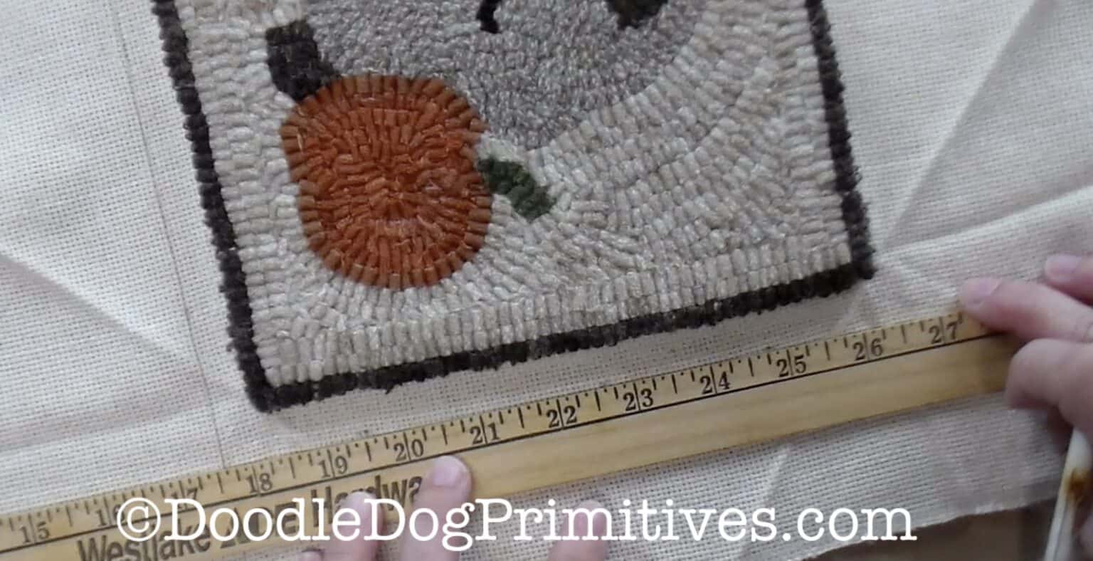 How to Add a Yarn Edge to a Hooked Rug - DoodleDog Designs Primitives