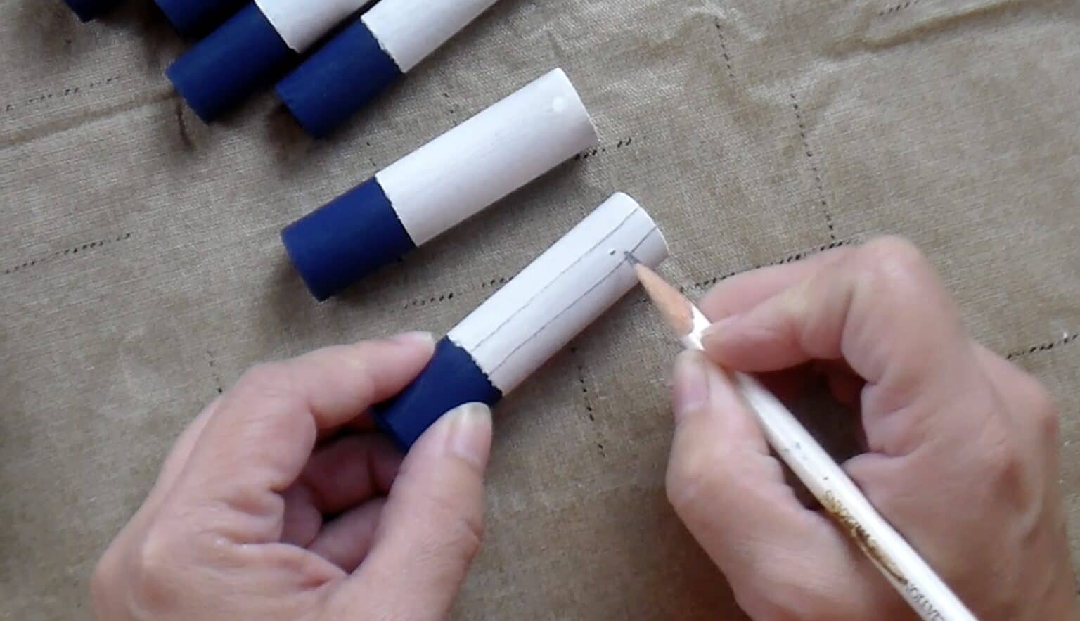 Primitive Firecracker Bundles Tutorial - DoodleDog Designs Primitives