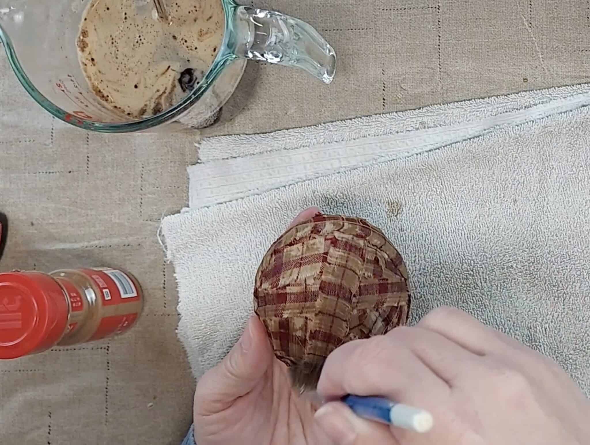DIY Primitive Fabric Balls - DoodleDog Designs Primitives