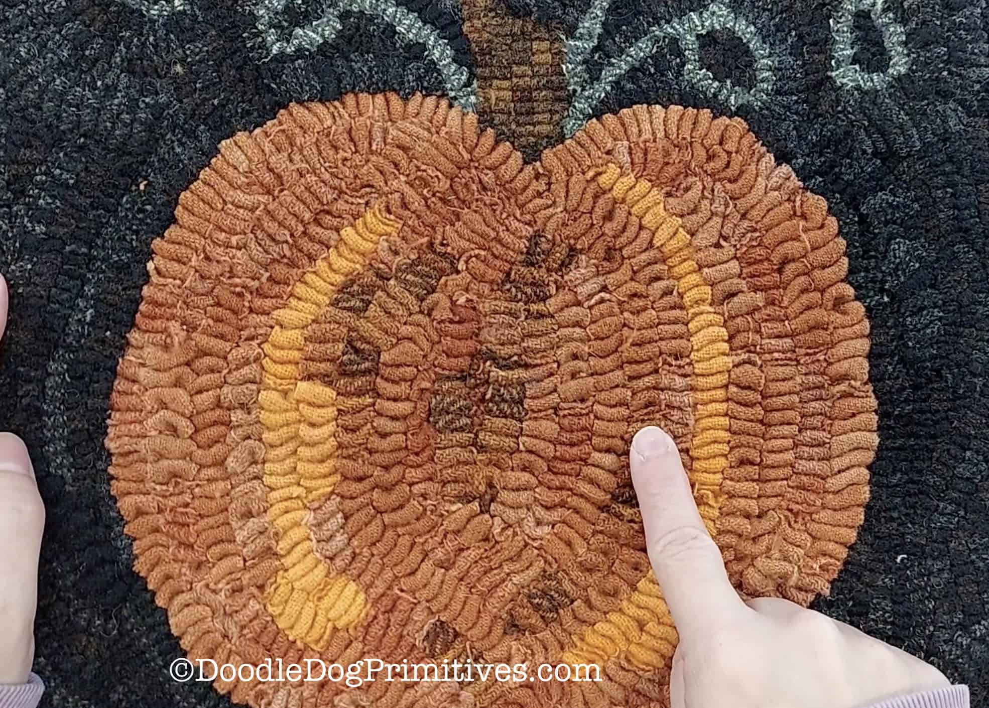 Cutting Worms: Rug Hooking 101 - DoodleDog Designs Primitives