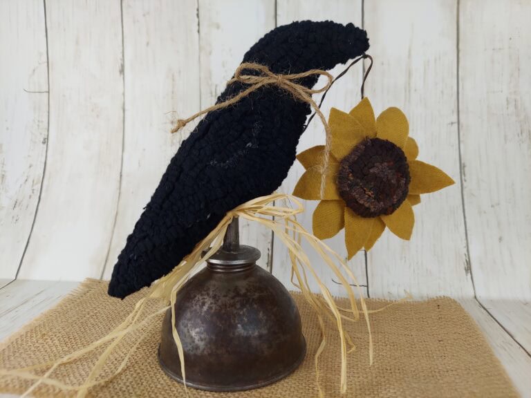 Crow Make-do Rug Hooking Pattern - DoodleDog Designs Primitives