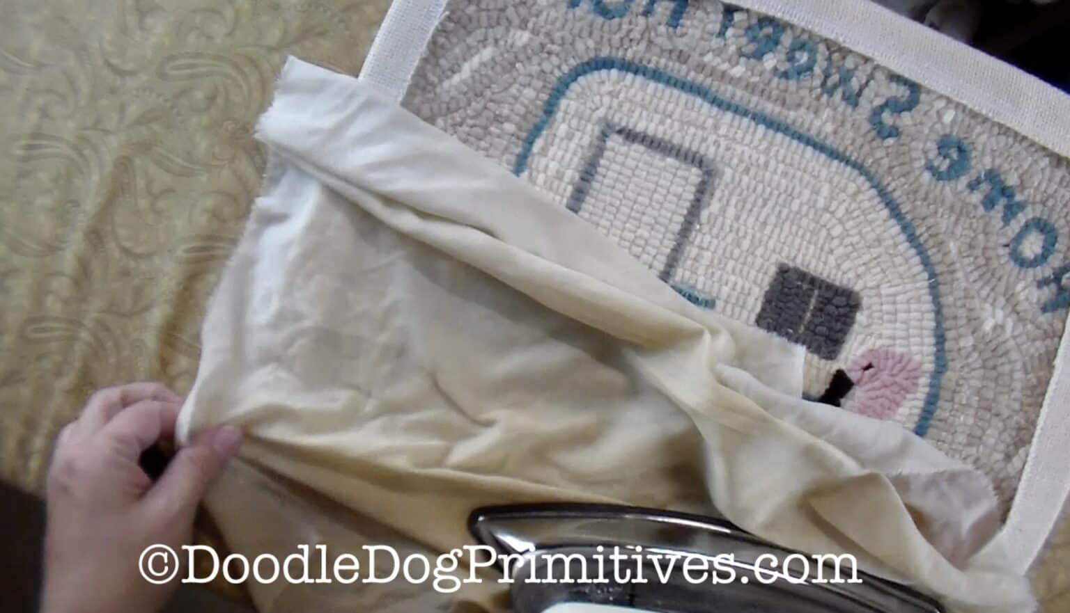 How to Create a Hooked Rug Wall Hanging that isn't DRooPY